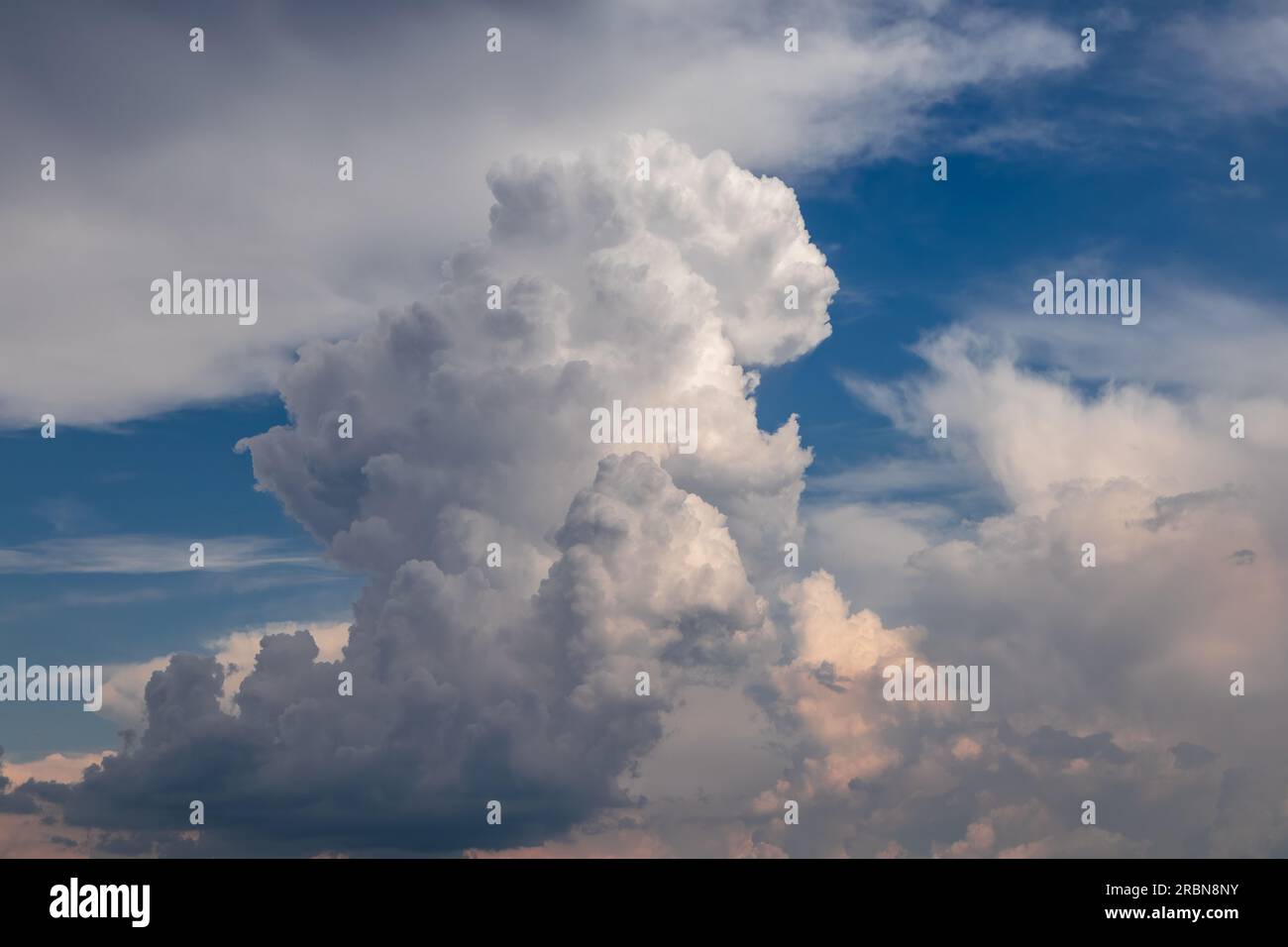 Blue sky cloudscape background hi-res stock photography and images - Alamy