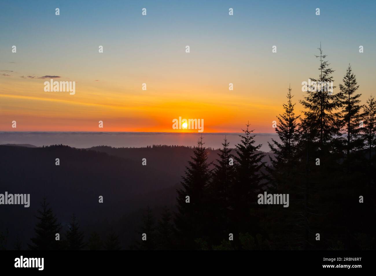Sunset mountain silhouette hi-res stock photography and images - Alamy