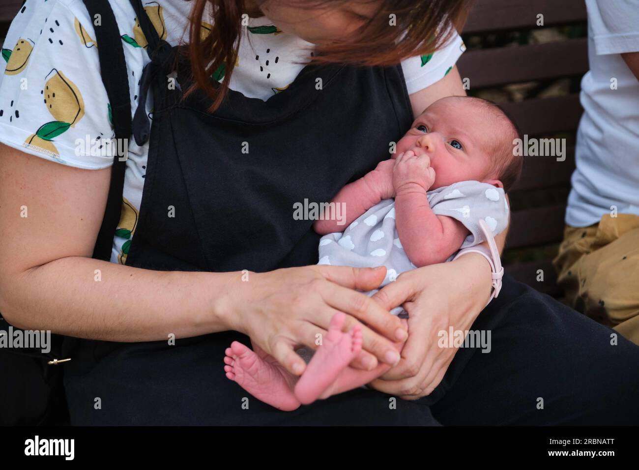 Four days old newborn baby in her mother arms at a park Stock Photo - Alamy