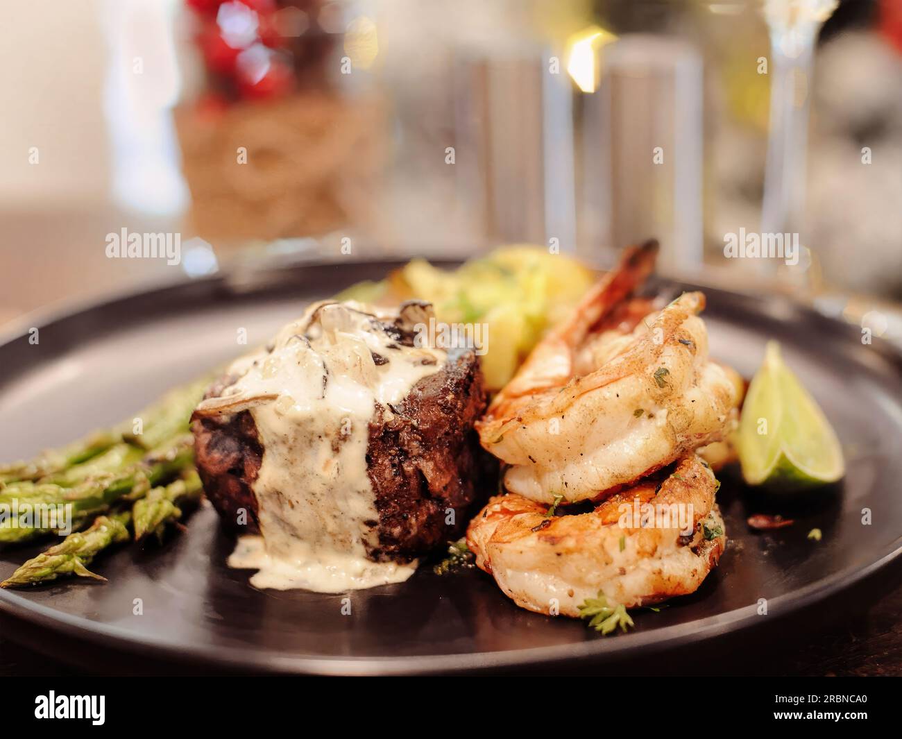 Filet mignon on a chopping board hi-res stock photography and images - Alamy