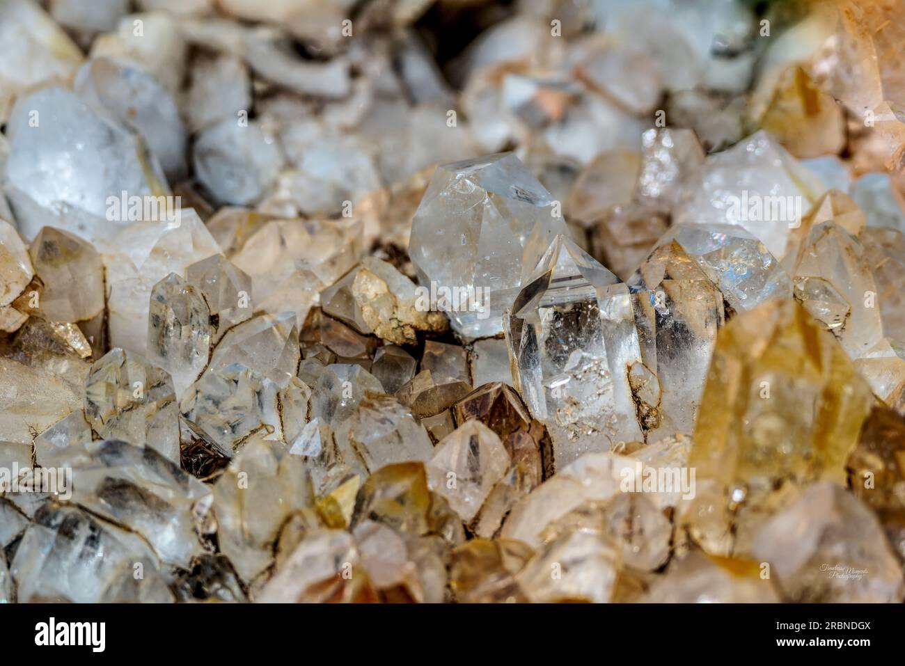 Quartz rocks hi-res stock photography and images - Alamy