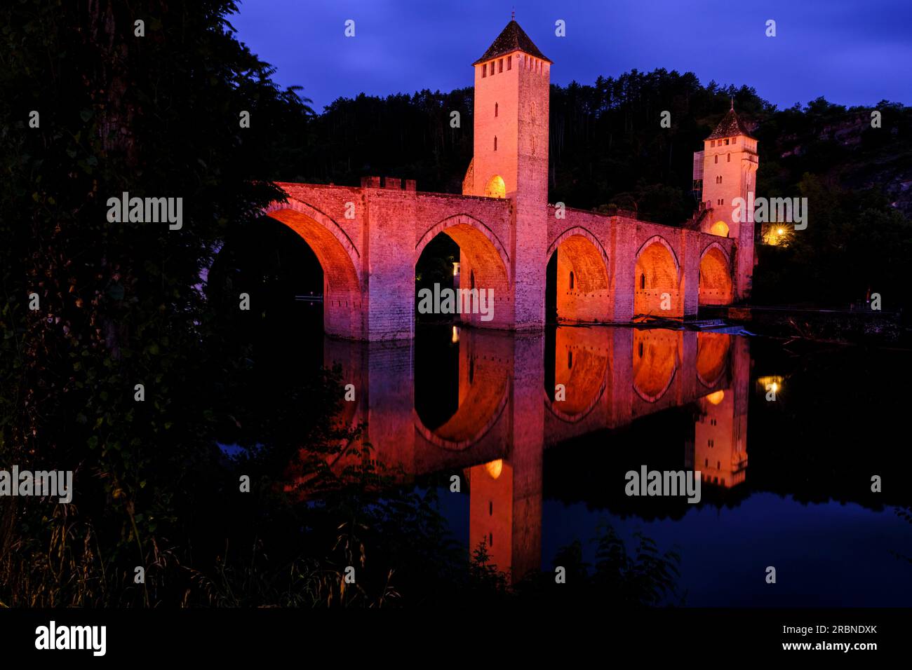 France, Lot (46), Cahors, the Valentré bridge, fortified bridge from ...