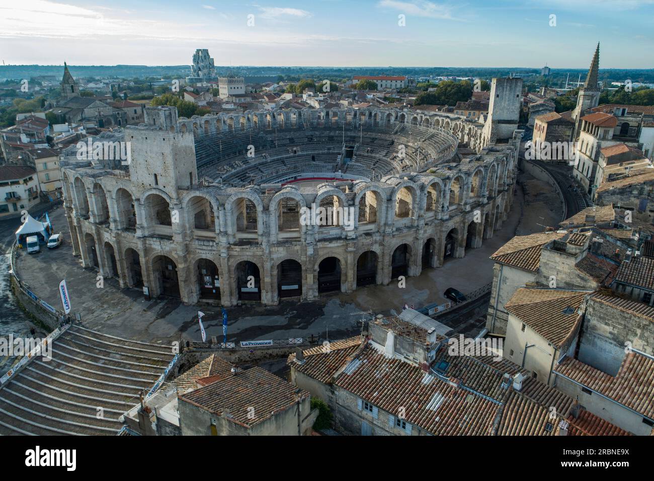 Old town arles hi-res stock photography and images - Alamy