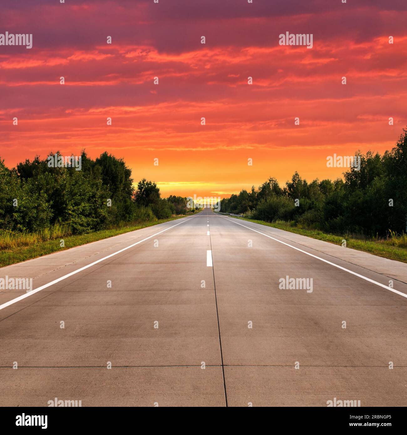 Highway in countryside hi-res stock photography and images - Alamy