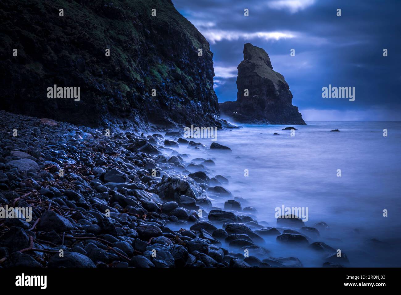 Evening at Talisker Bay, Minginish Peninsula, Isle of Skye, Highlands ...
