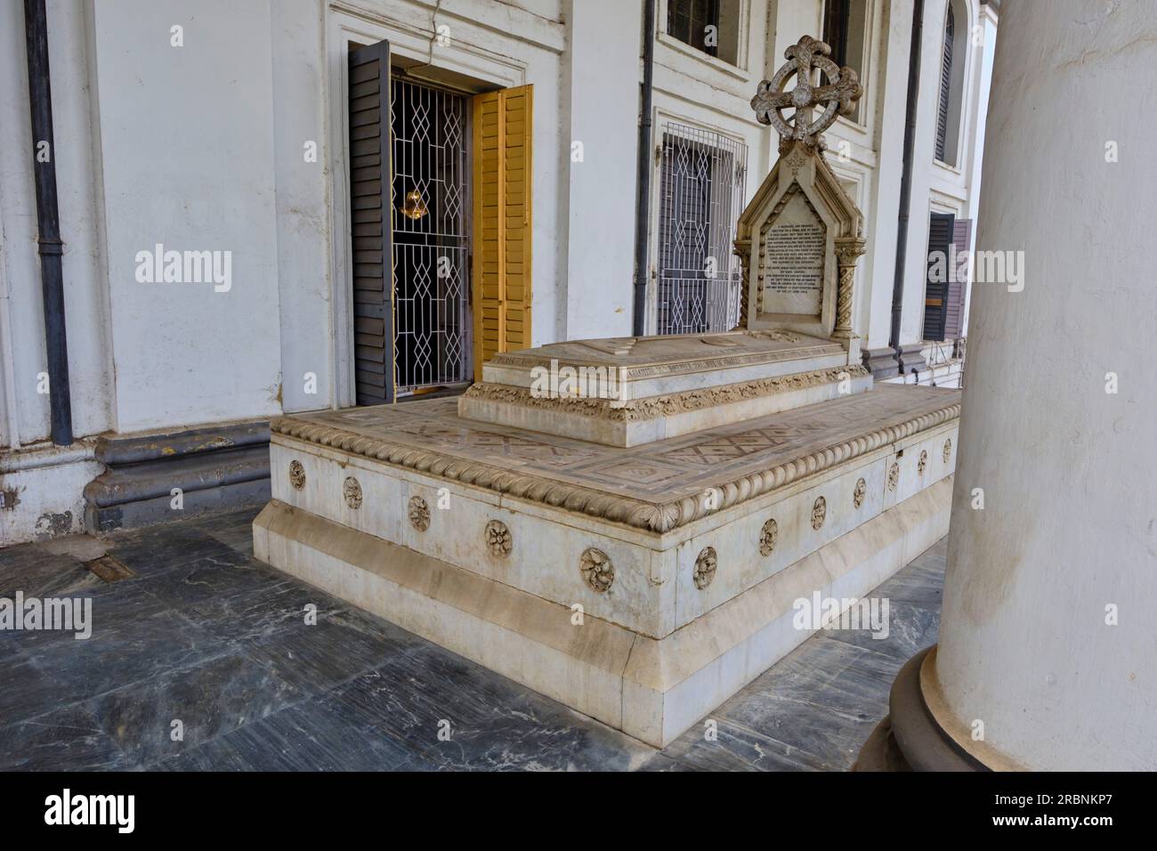 India, West Bengal, Kolkata, Calcutta, St John church, Tomb monument ...