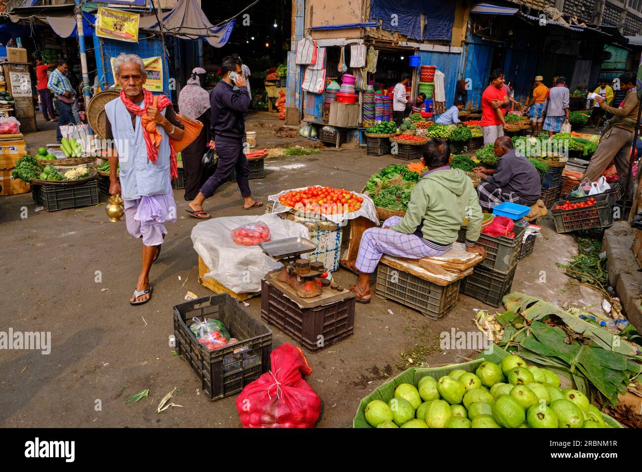 India, West Bengal, Kolkata, Calcutta, street life, vegetable market ...