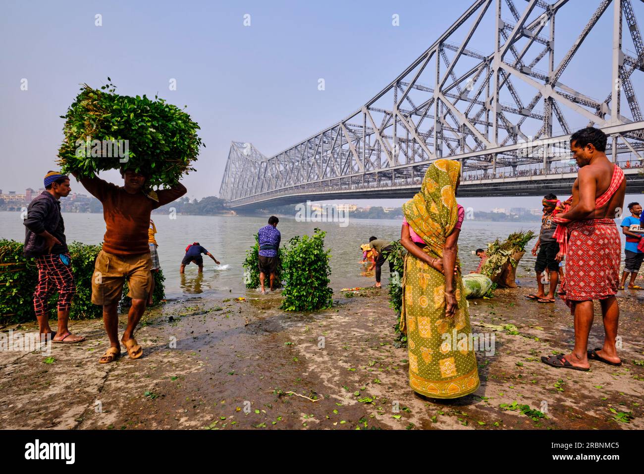 India, West Bengal, Kolkata, Calcutta, Howrah bridge crossing Hooghly ...