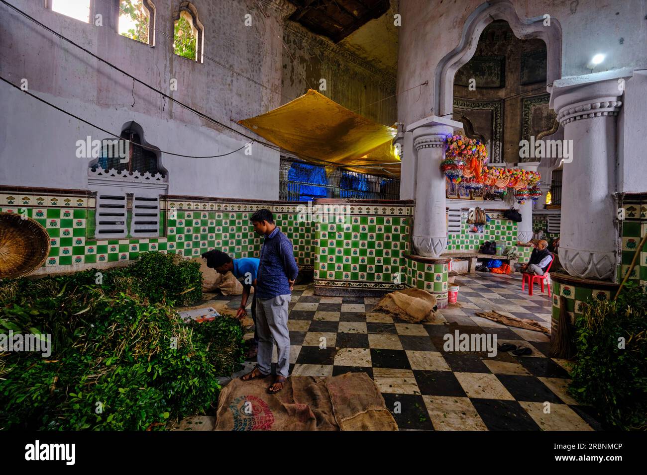 Inde, Bengale Occidental, Calcutta (Kolkata), le marche aux fleurs de ...