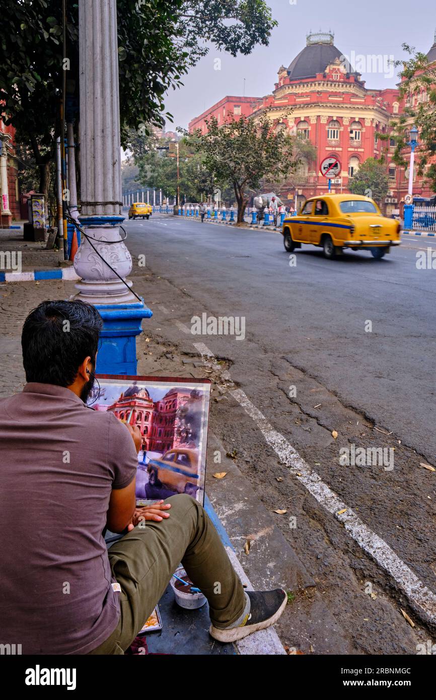 India, West Bengal, Kolkata, Calcutta, BBD Bagh, painter in front of ...