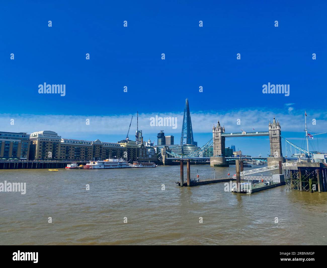 Famous bridges in london hi-res stock photography and images - Alamy