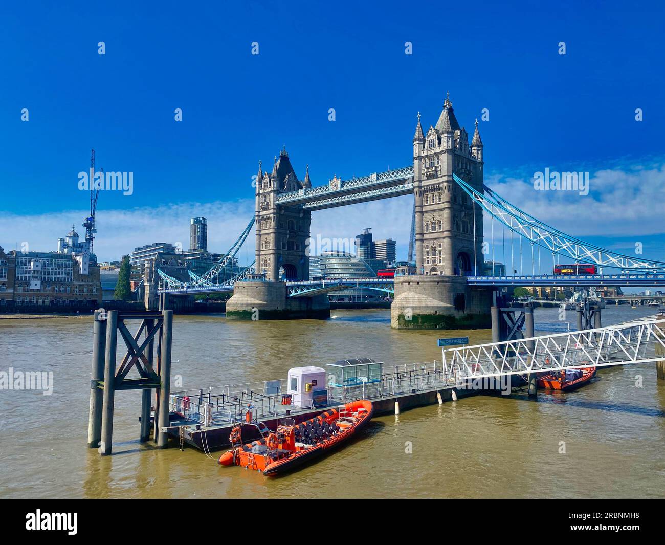 Famous bridges in london hi-res stock photography and images - Alamy
