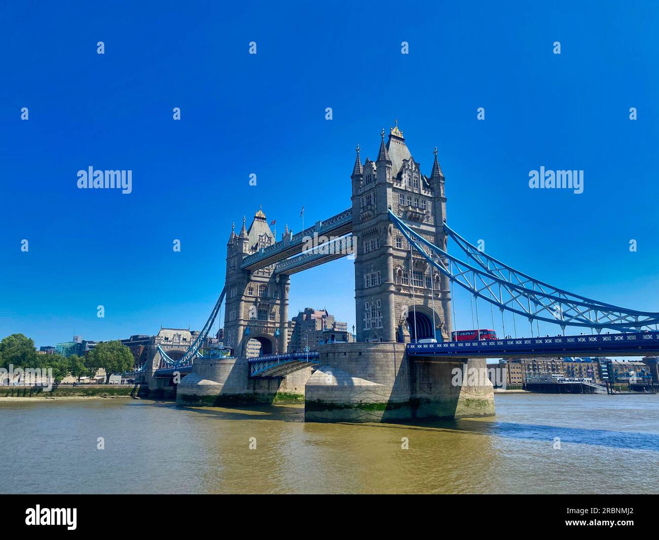 Famous bridges in london hi-res stock photography and images - Alamy