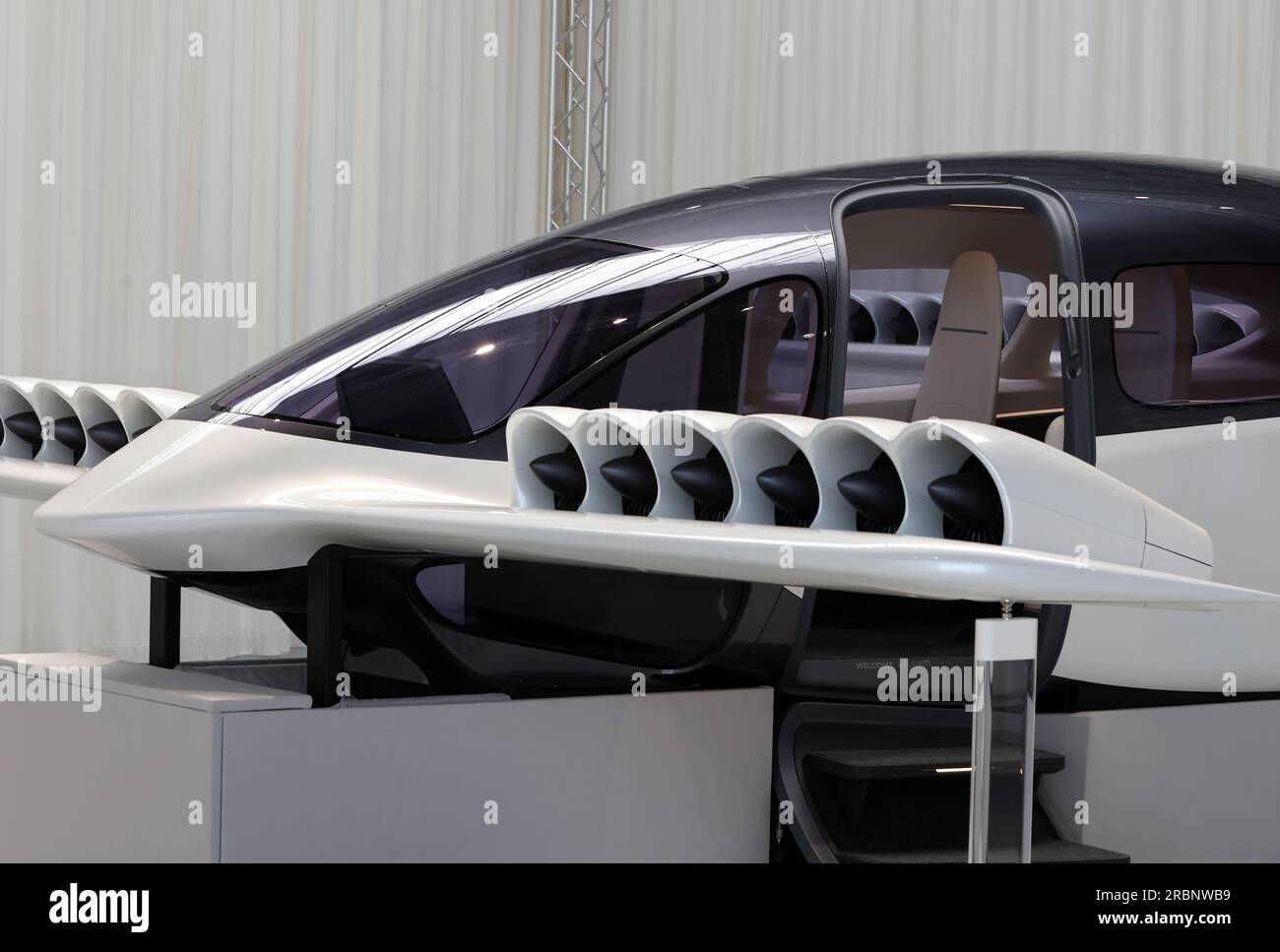 10 July 2023, Bavaria, Weßling: A preliminary model of a Lilium jet ...