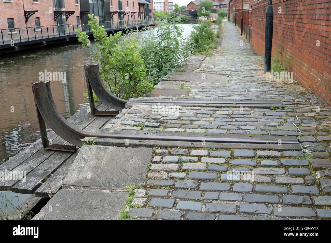 Cobbled towpath hi-res stock photography and images - Alamy