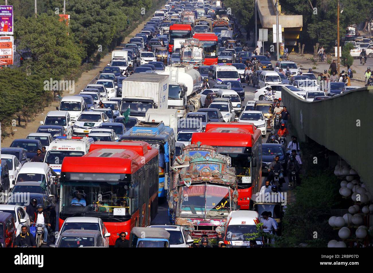 A large numbers of vehicles stuck in traffic jam due to negligence of ...