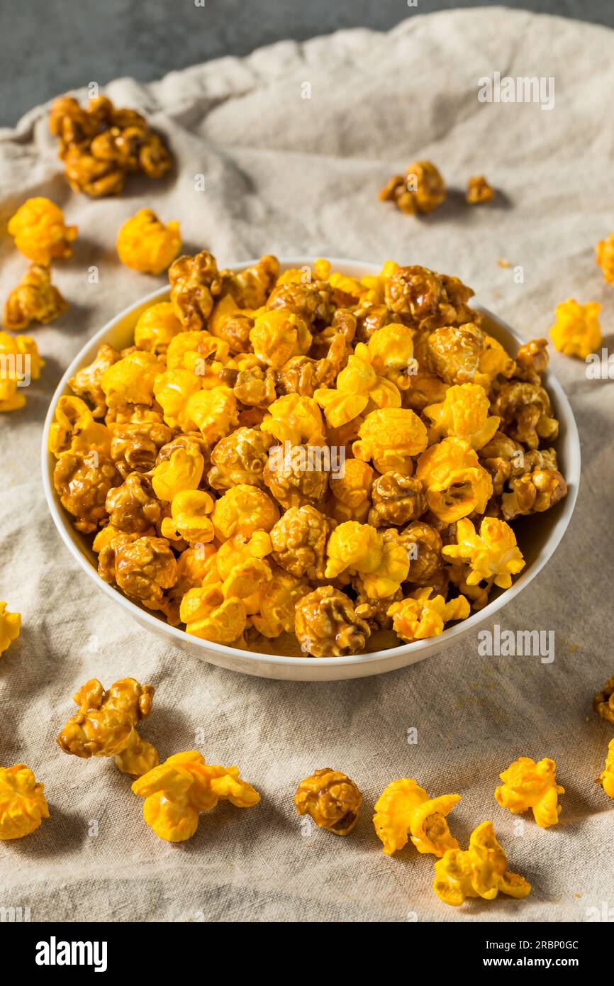 Homemade Chicago Popcorn Mix with Caramel and Cheese Pop Corn Stock ...