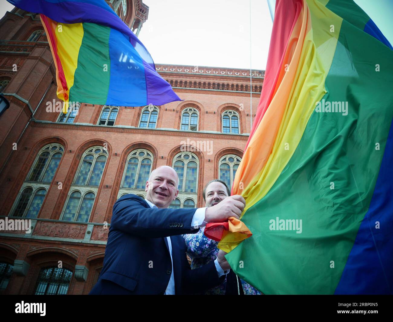 Berlin, Germany. 10th July, 2023. Berlin's mayor, Kai Wegner (l, CDU ...