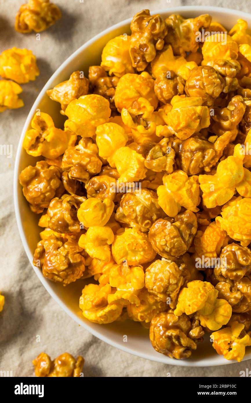 Homemade Chicago Popcorn Mix with Caramel and Cheese Pop Corn Stock ...