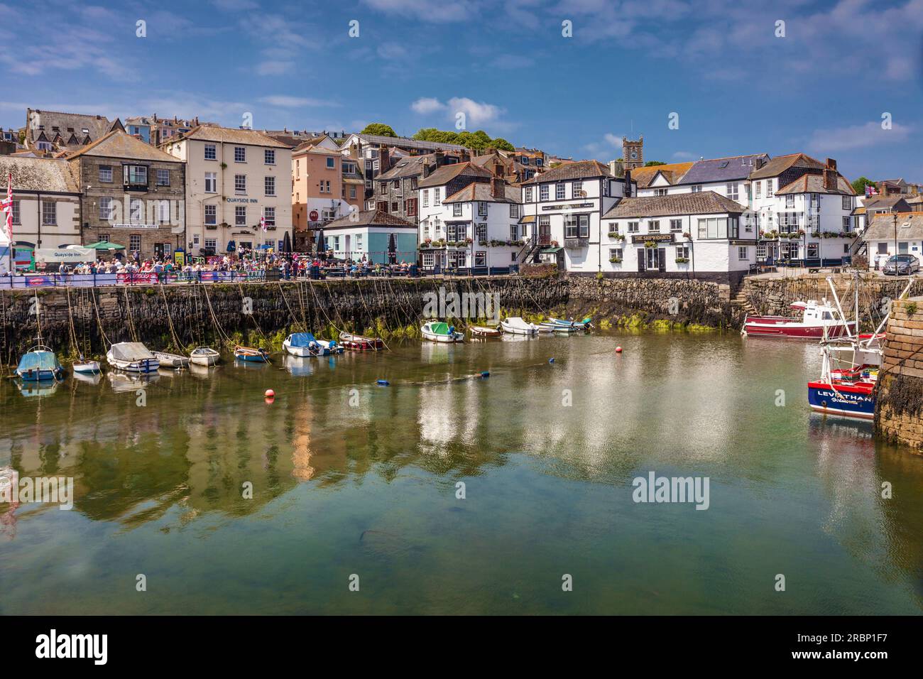 Old harbour cornwall hi-res stock photography and images - Alamy