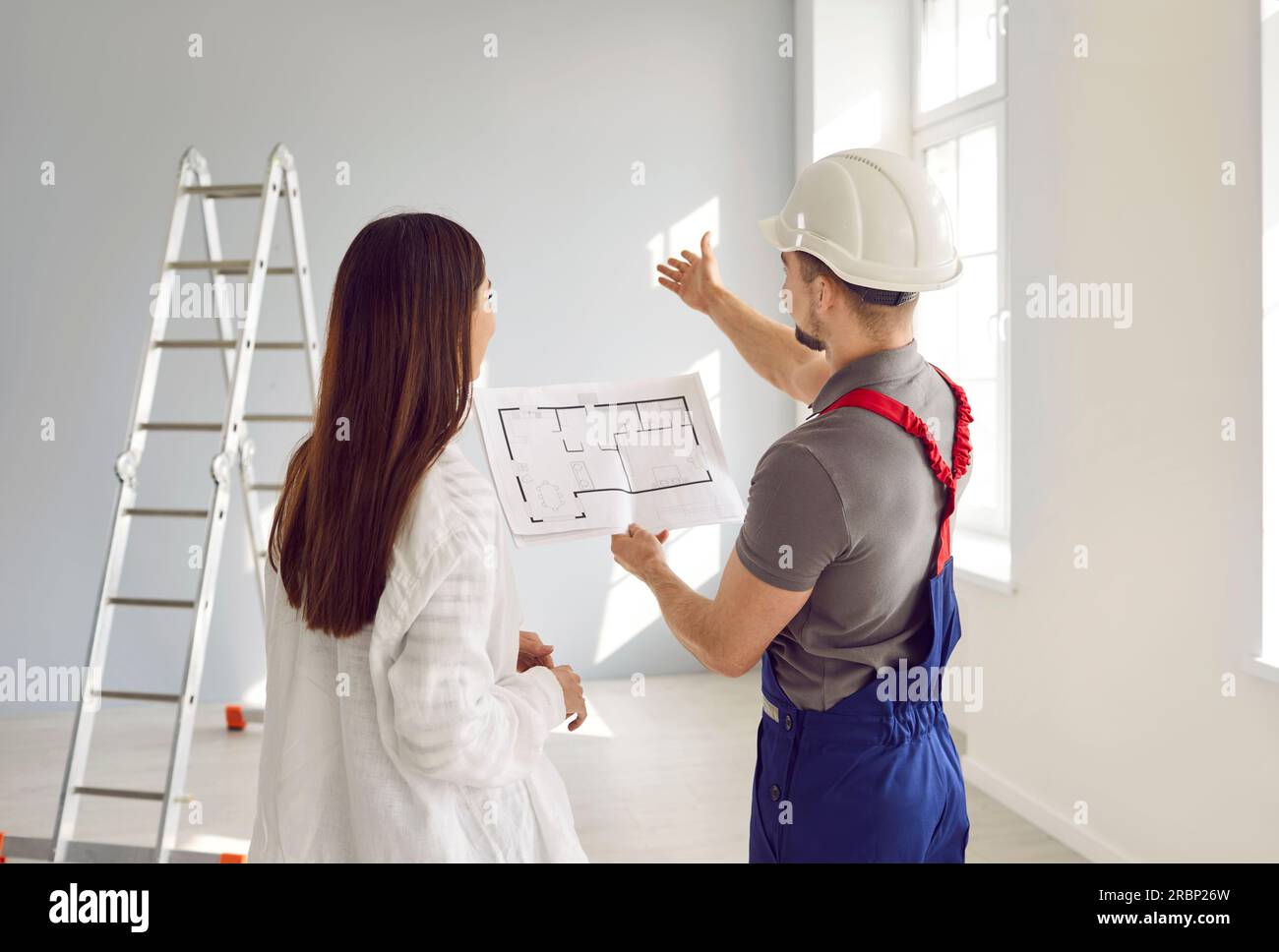 Builder and woman discussing renovation process in apartment Stock ...