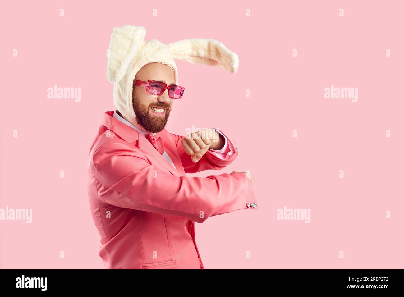 Cute dancing pink easter bunny hi-res stock photography and images - Alamy