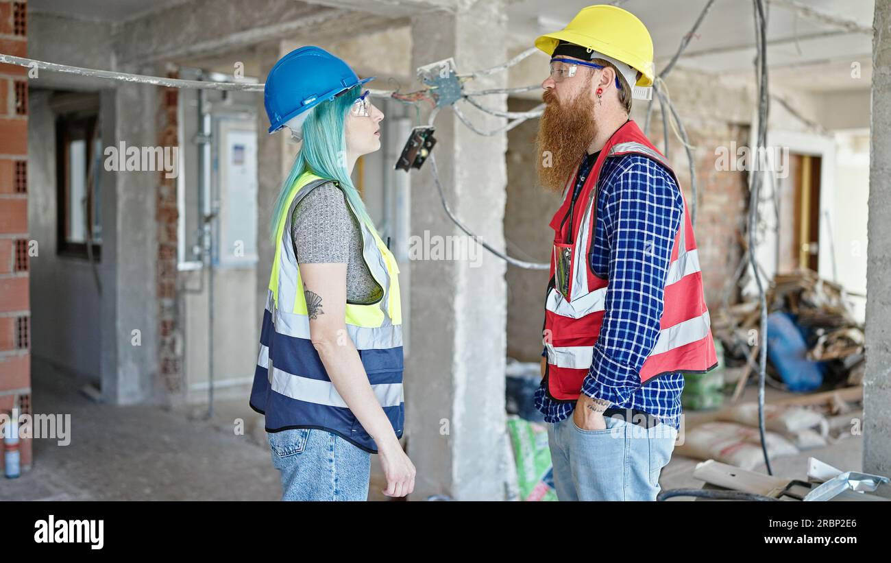 Builders architects female workers hi-res stock photography and images ...
