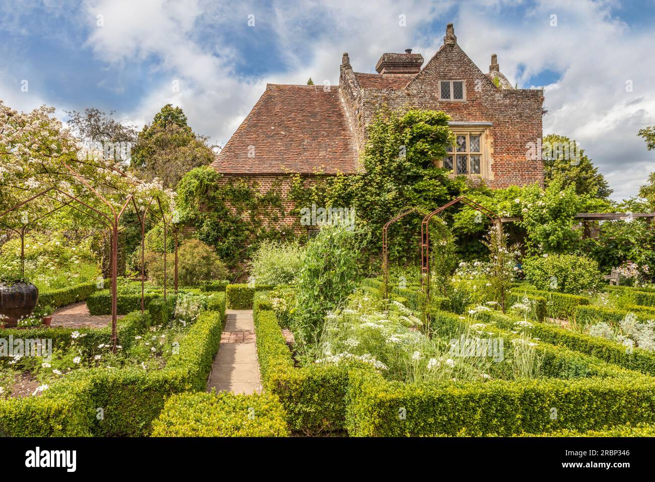 Sissinghurst castle garden hi-res stock photography and images - Alamy