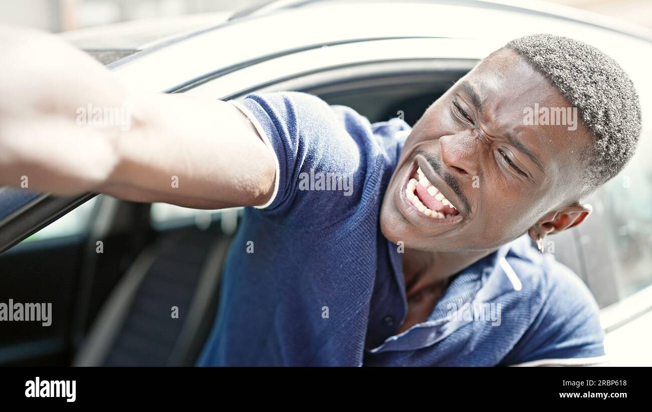 Outdoor portrait african man screaming hi-res stock photography and ...
