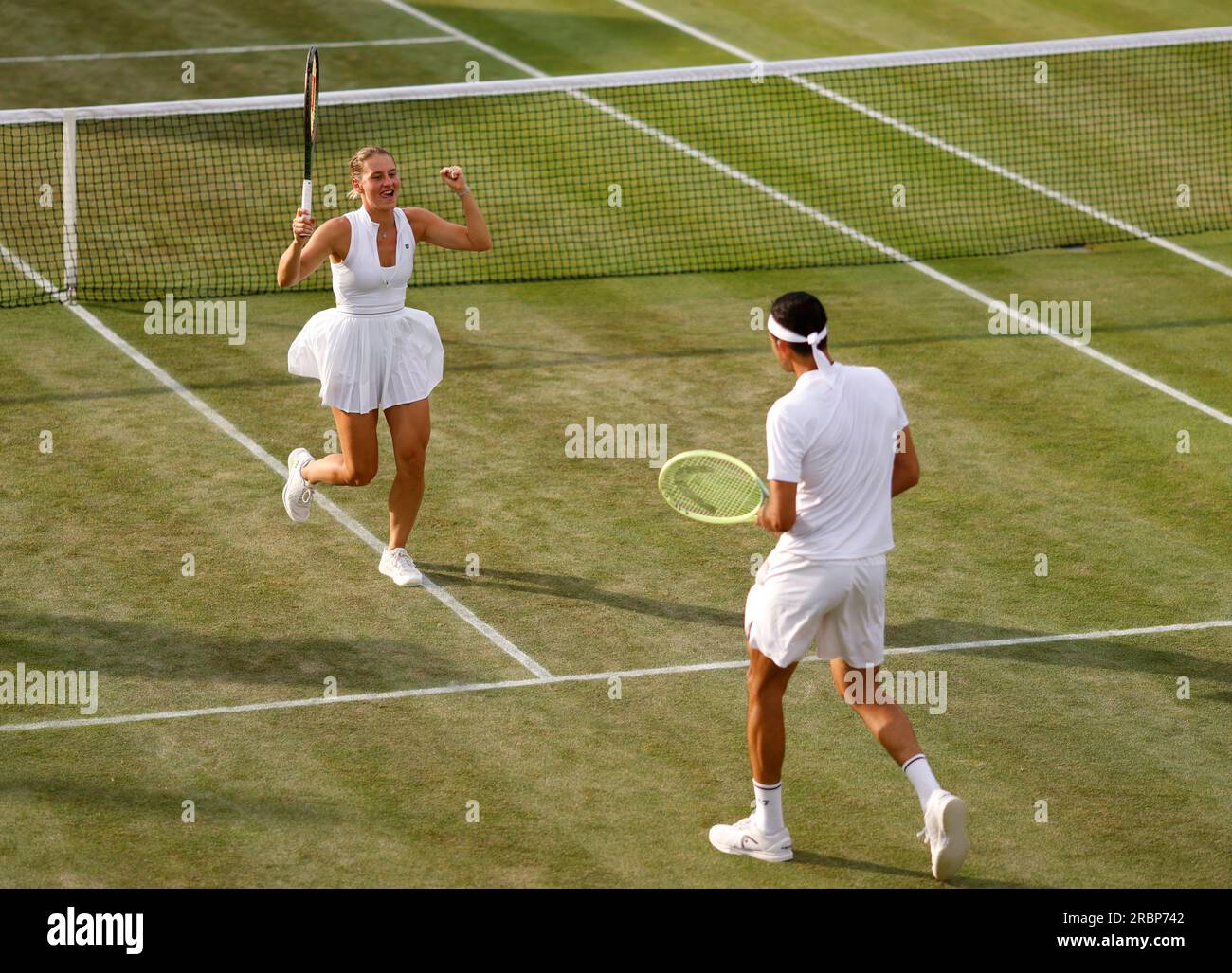 Marcelo Arevalo and Marta Kostyuk celebrates victory after their Mixed ...