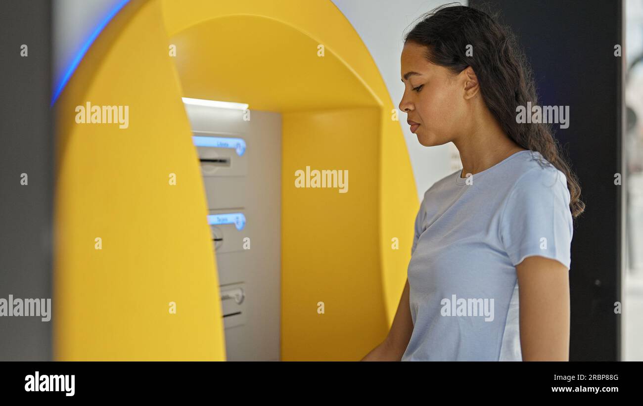Woman atm machine problem hi-res stock photography and images - Alamy