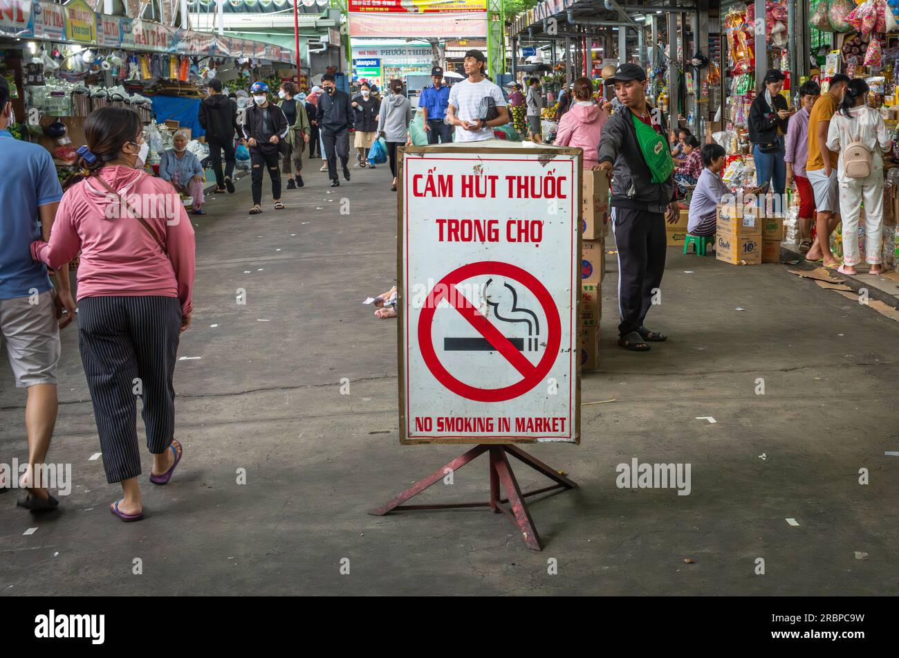 A sign saying "No Smoking in Market" in English and Vietnamese inside ...