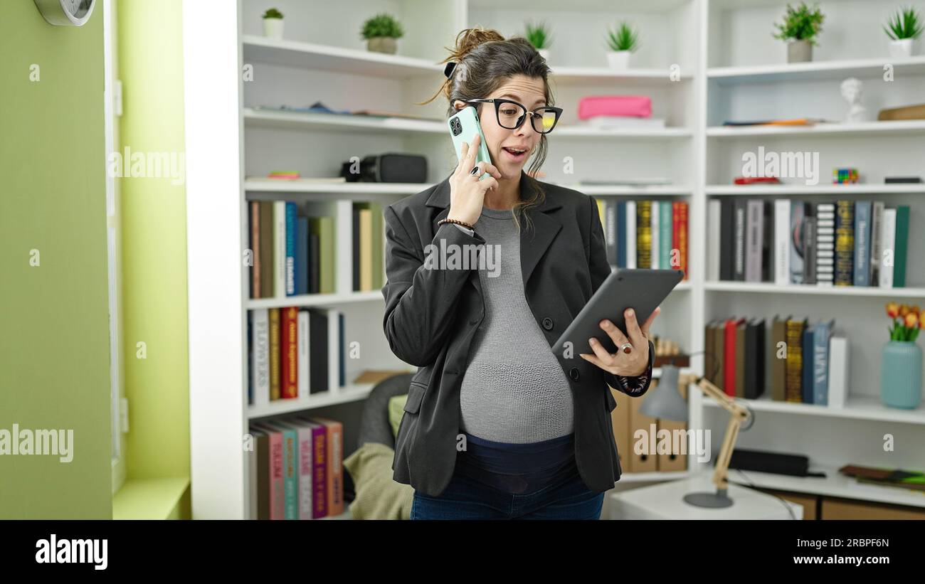 Pregnant student talking hi-res stock photography and images - Alamy