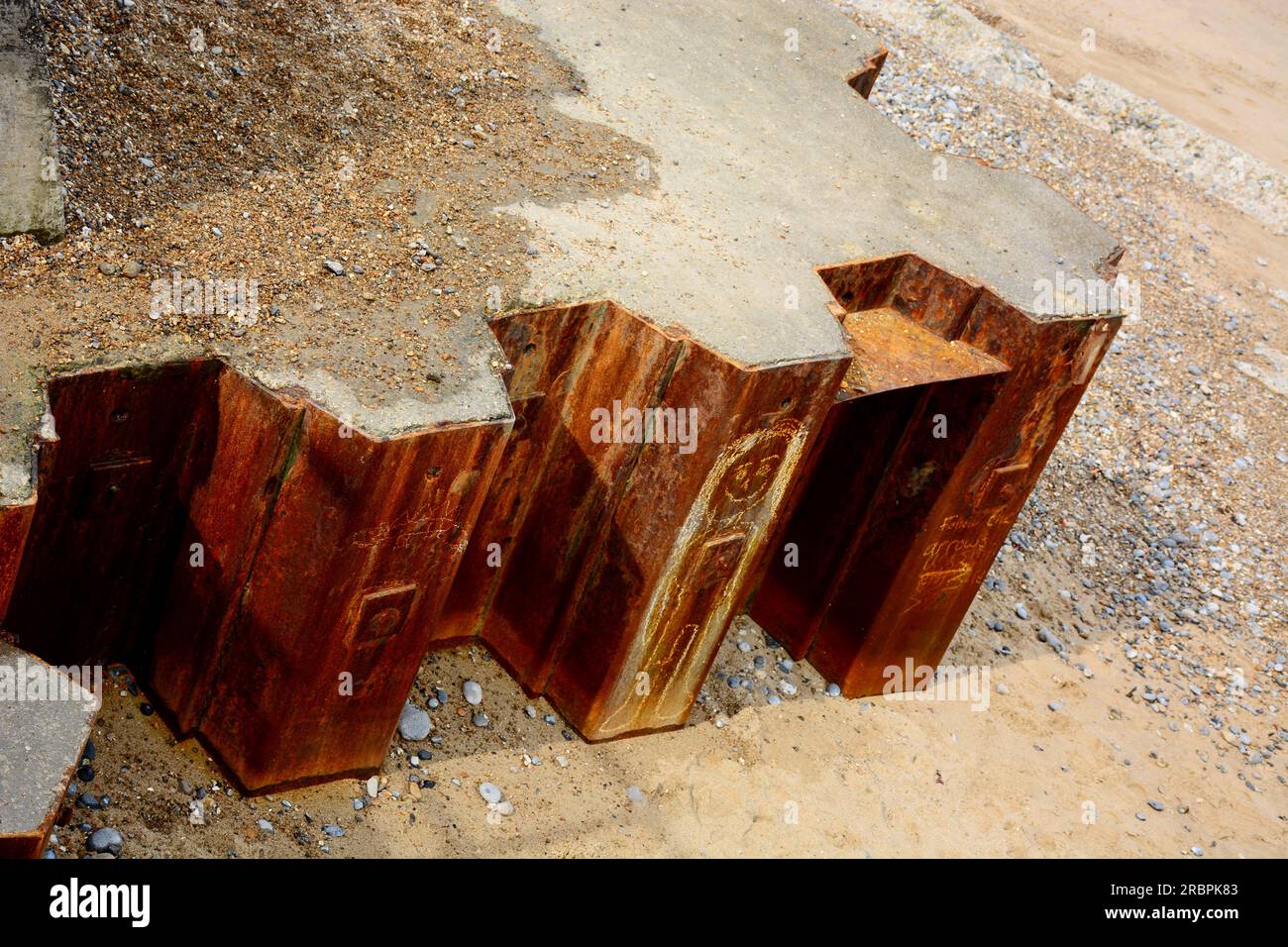 Oak groyne hi-res stock photography and images - Alamy