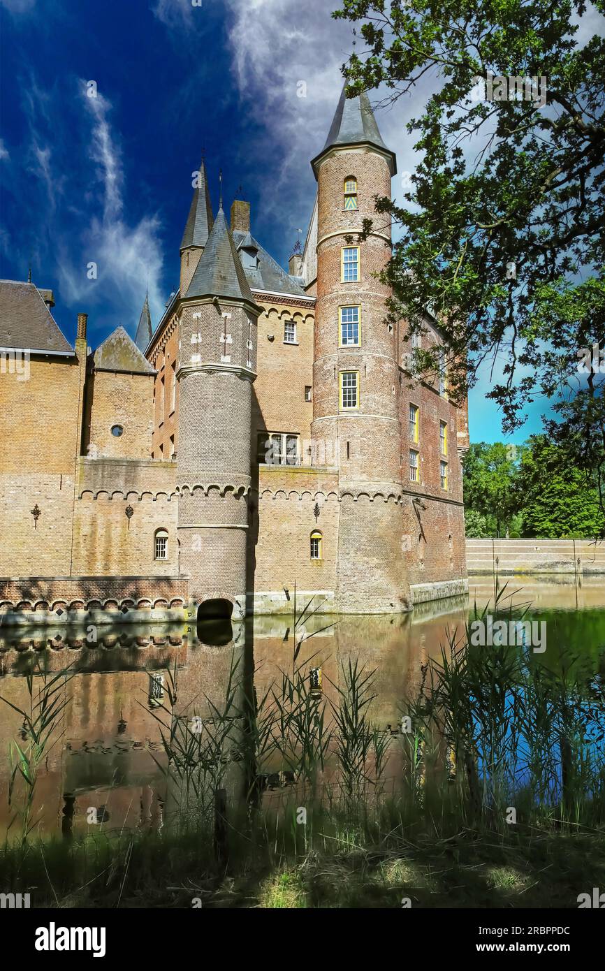 Beautiful idyllic scenic water moat with reflection of medieval castle ...