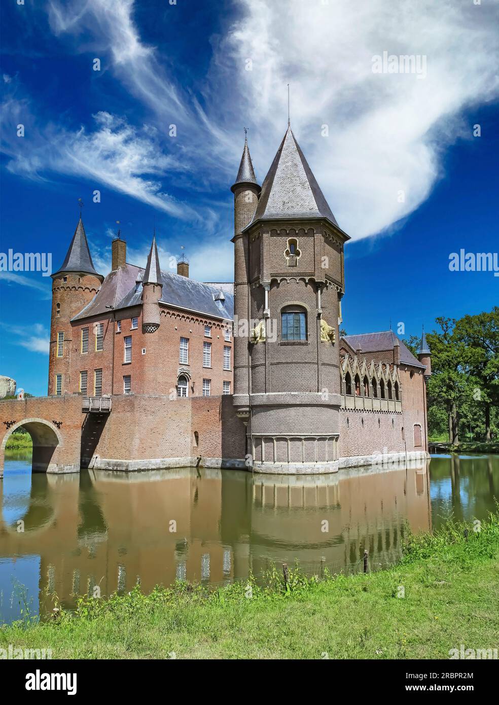 Beautiful medieval historical romatic water castle. bridge and tower ...
