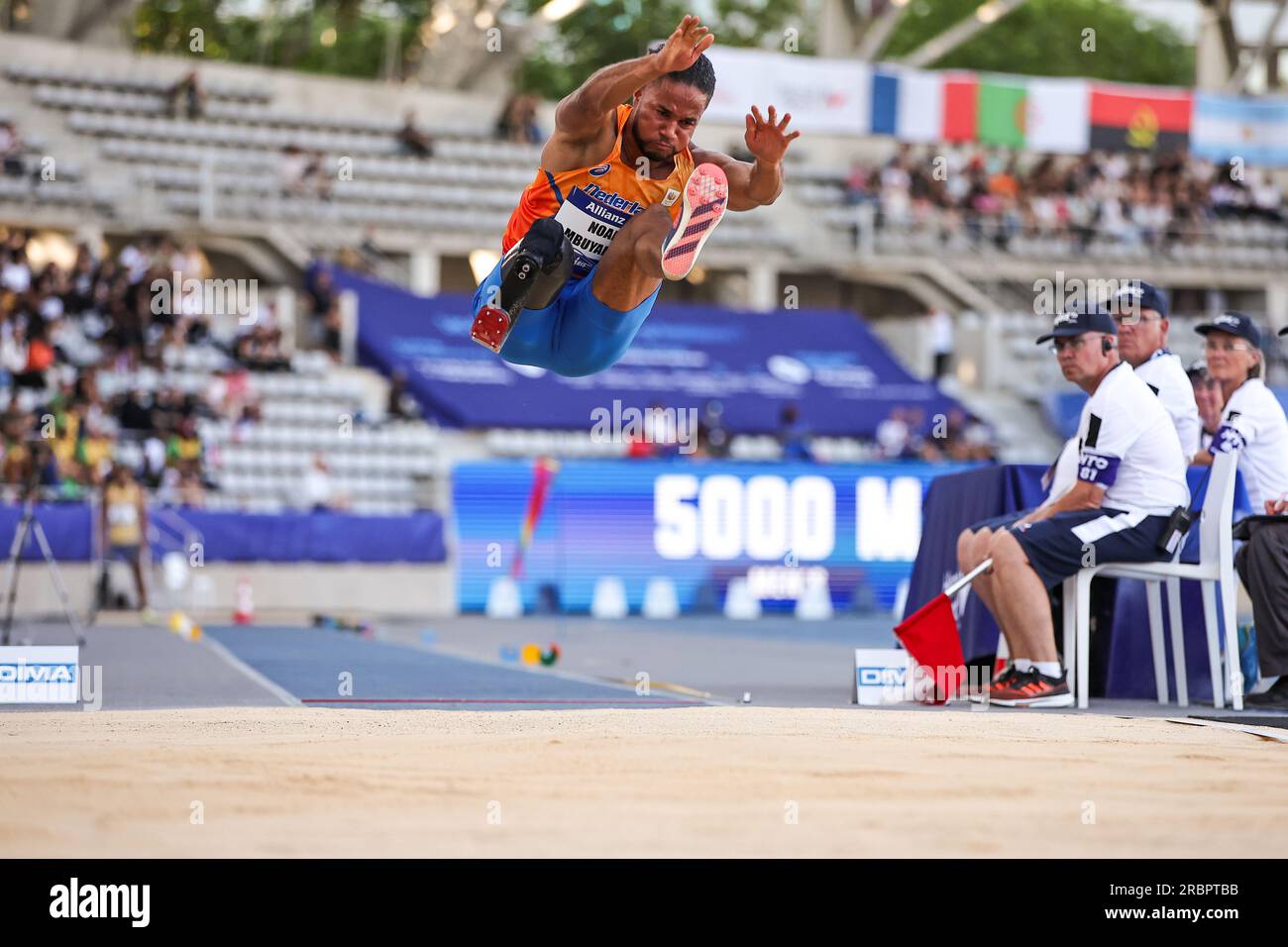 Mens long jump t63 final hi-res stock photography and images - Alamy