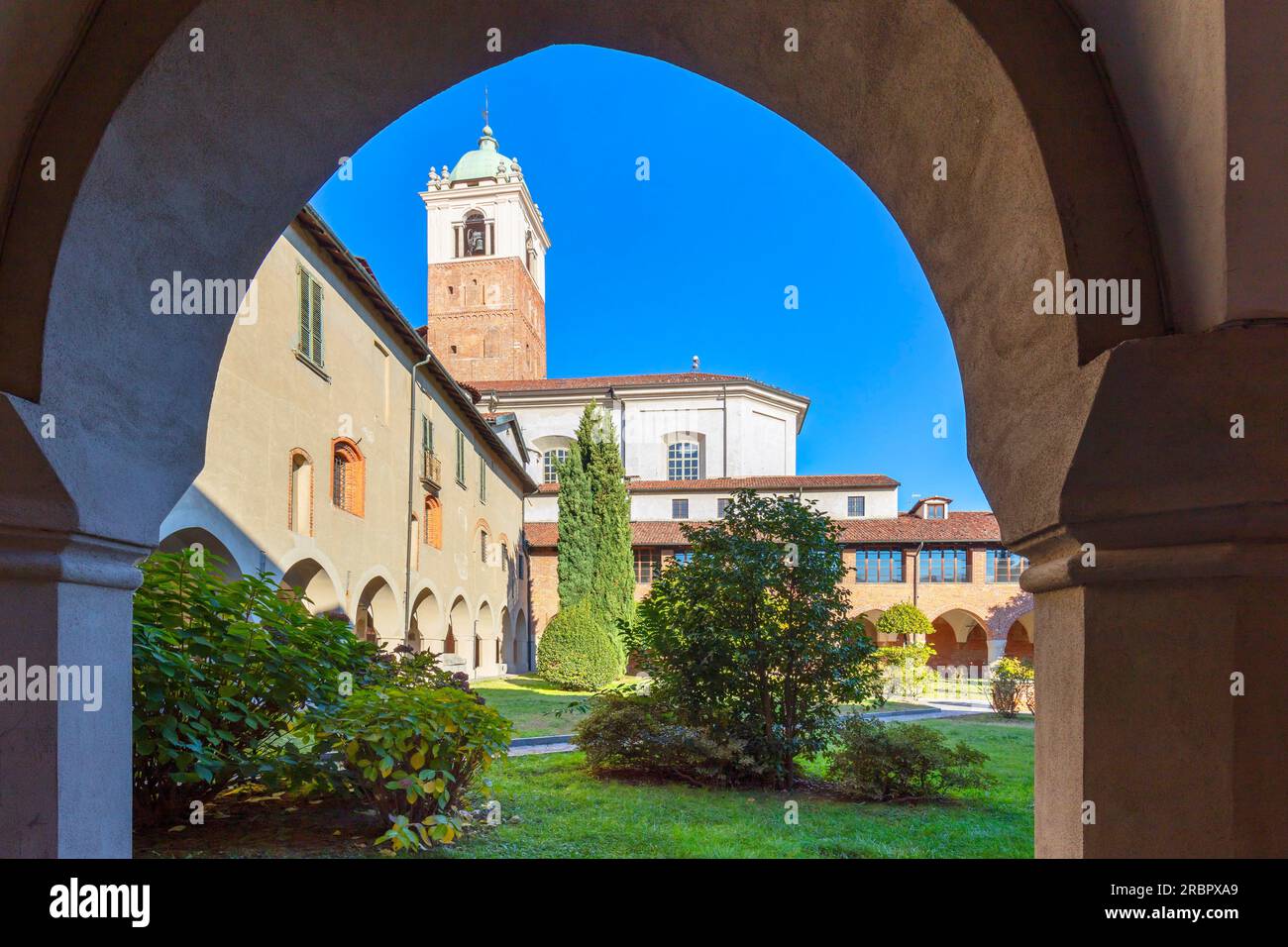The canonica and the Cloister, Cathedral of Santa Maria Assunta, Novara ...