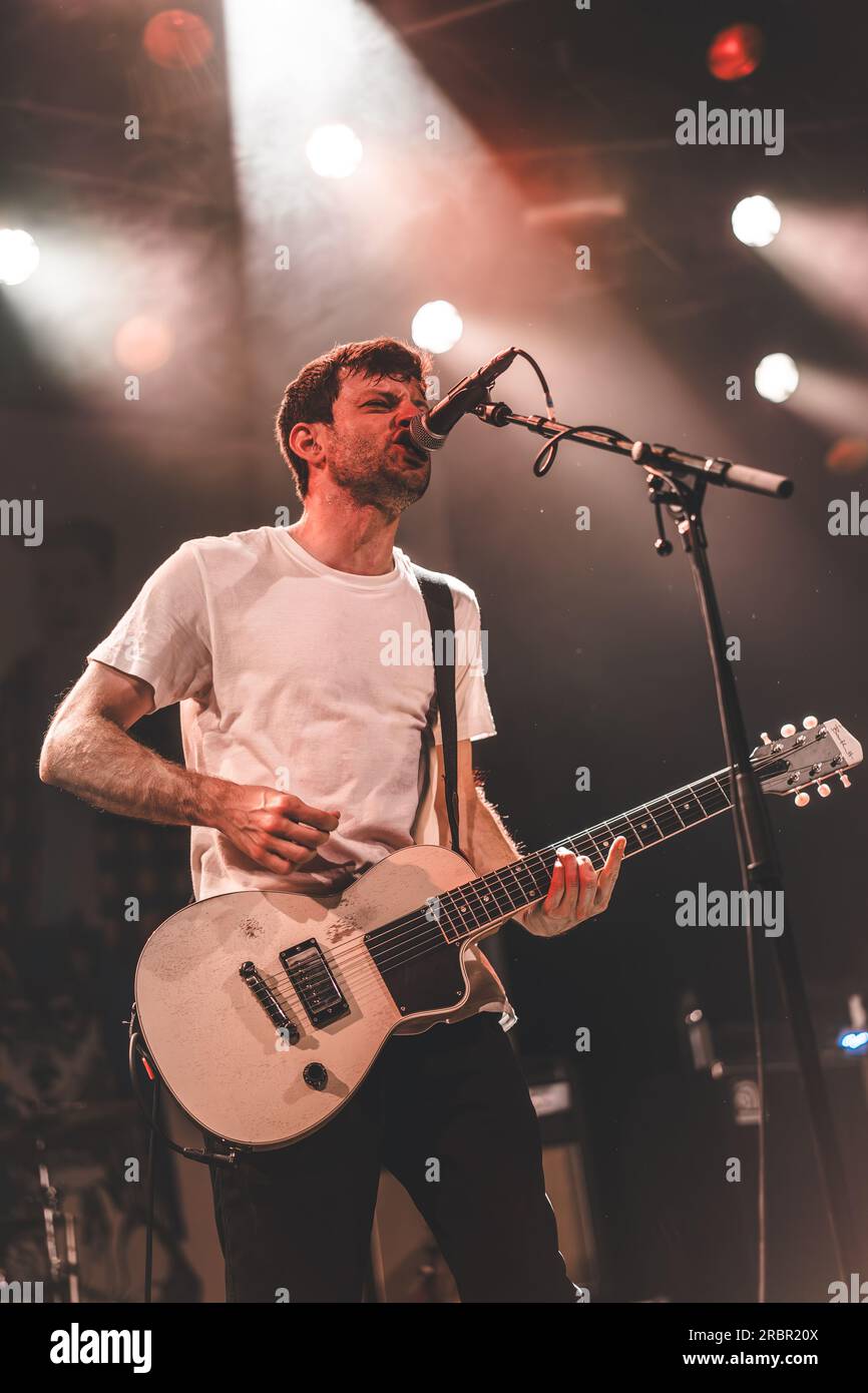 Pup on stage hi-res stock photography and images - Alamy