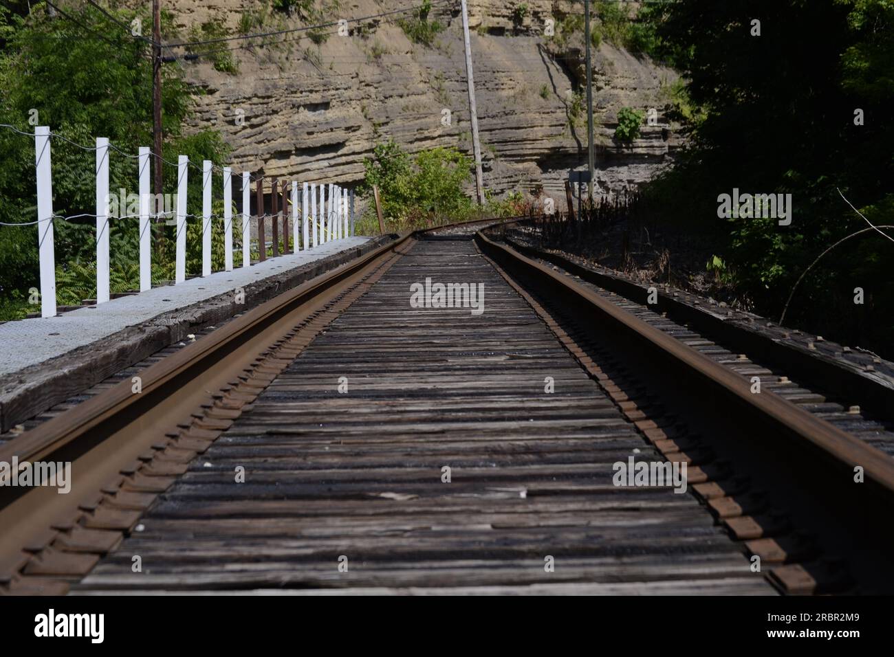 Railroad bridge tracks hi-res stock photography and images - Alamy