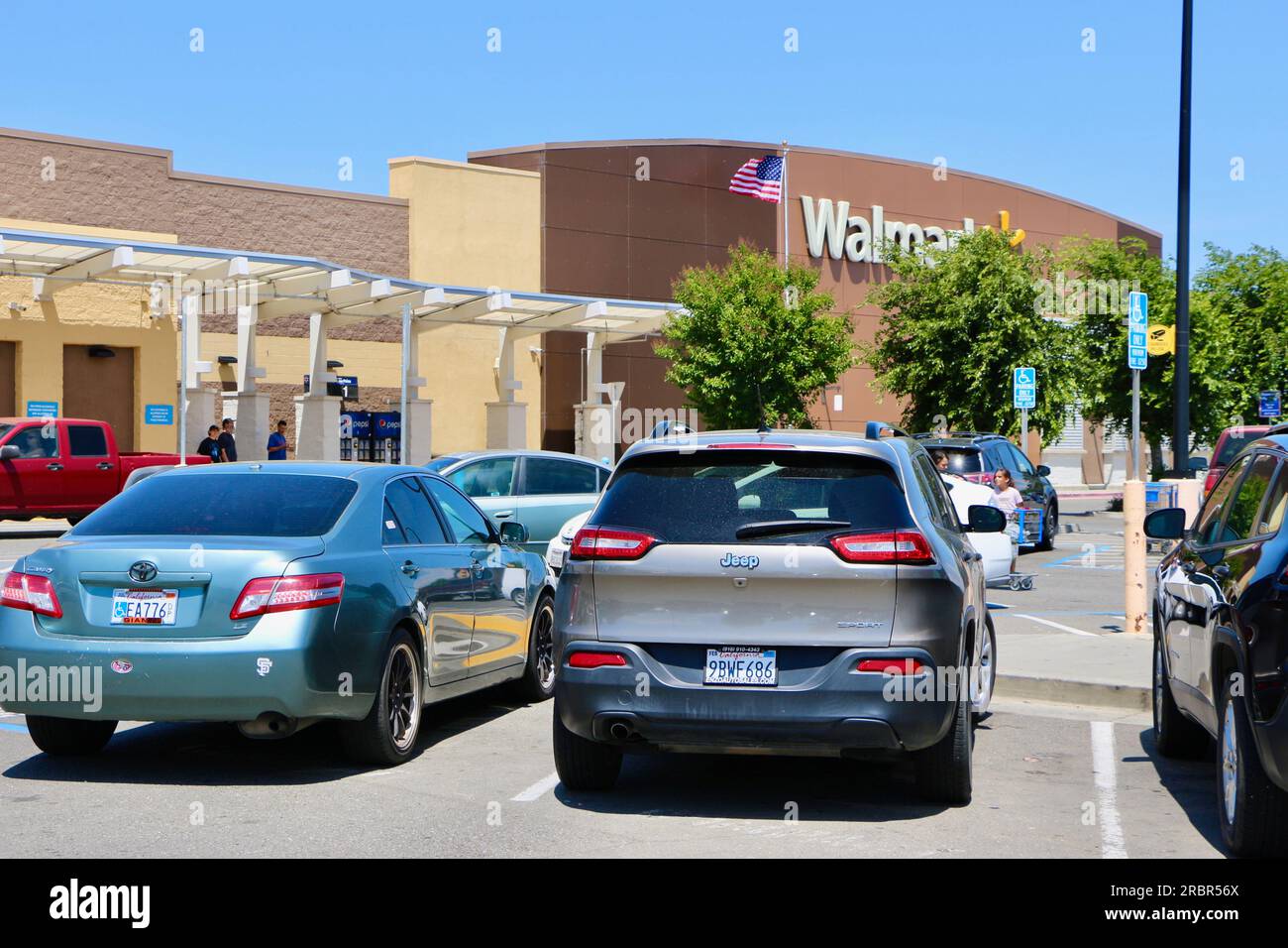 Cars parked at the Walmart discount department and grocery store ...