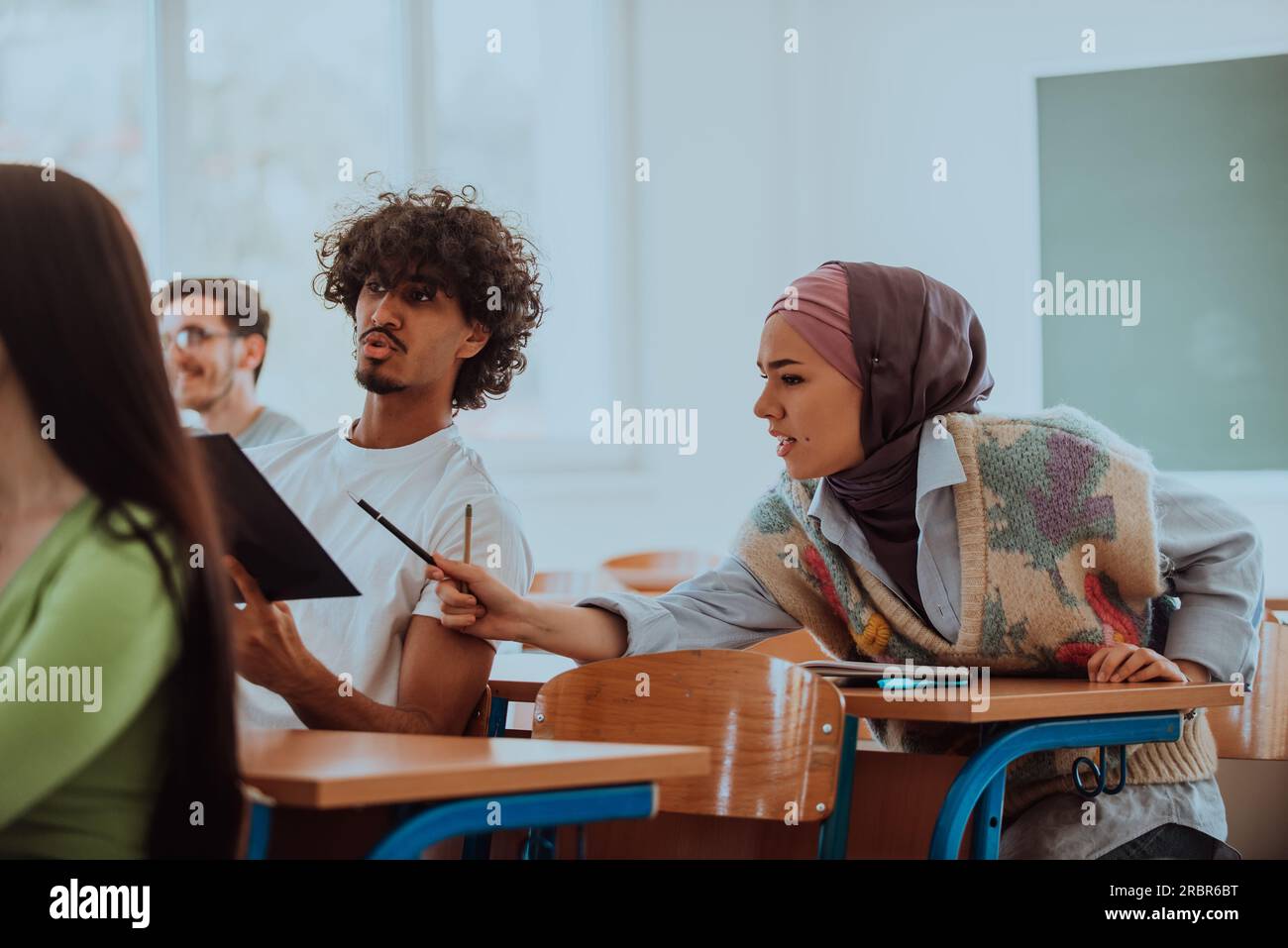Critical thinking classroom hi-res stock photography and images - Alamy