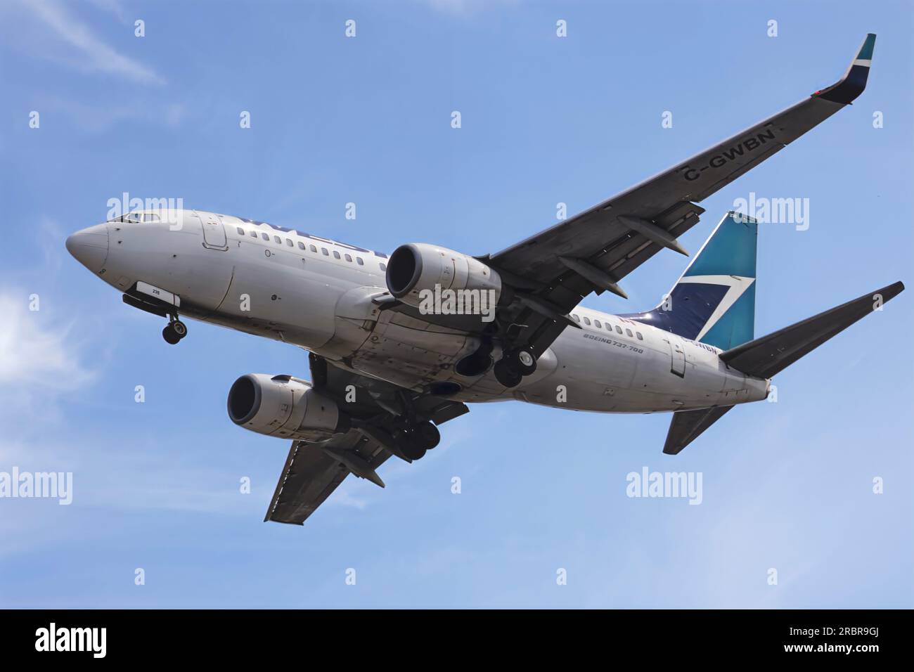 Westjet Boeing 737 landing in Vancouver Stock Photo - Alamy