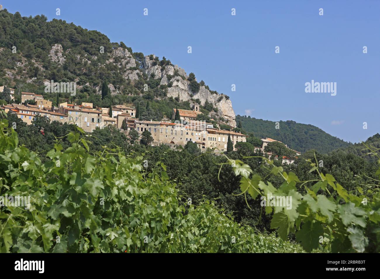 Seguret vineyard provence hi-res stock photography and images - Alamy