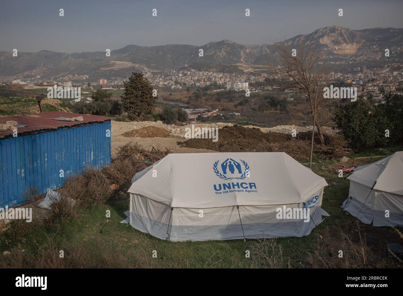People who lost their houses in the earthquake in Turkey take shelter ...