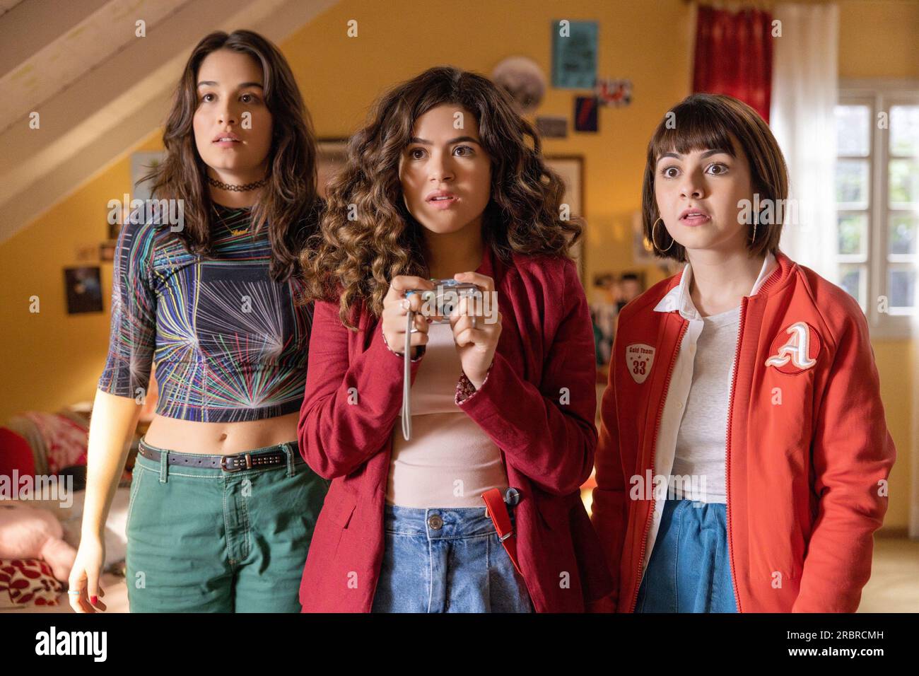 BACK TO 15, (aka DE VOLTA AOS 15), from left: Amanda Azevedo, Maisa ...