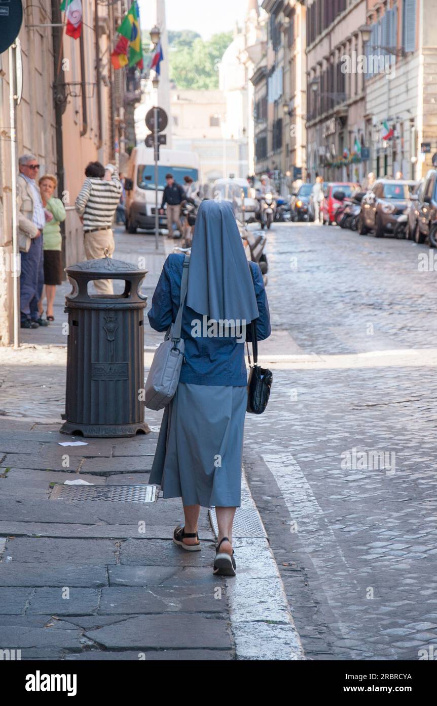 Renaissance italy servant hi-res stock photography and images - Alamy
