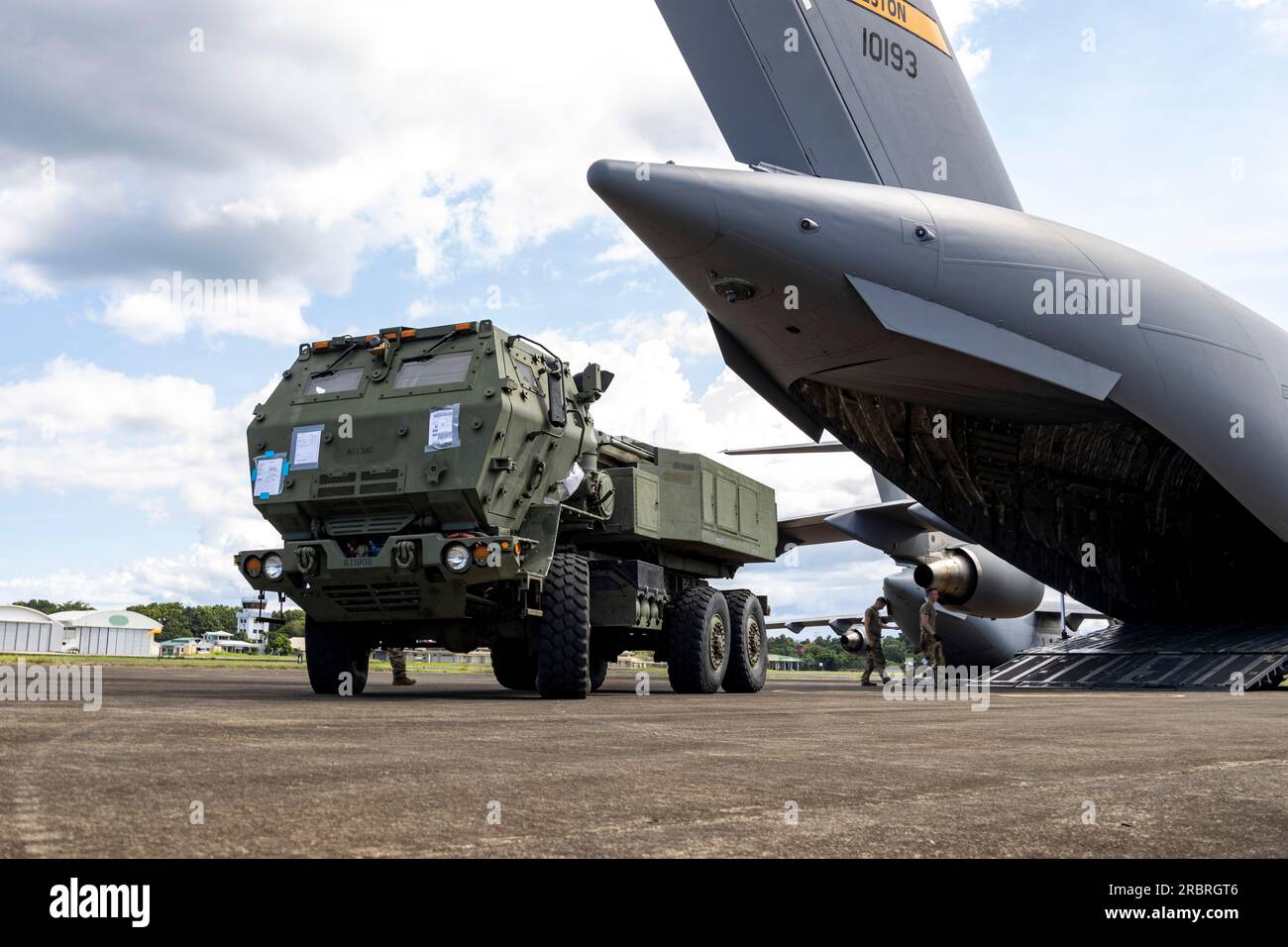 U.S. Marines with Battery Tango, 5th Battalion, 11th Marines, 1st ...