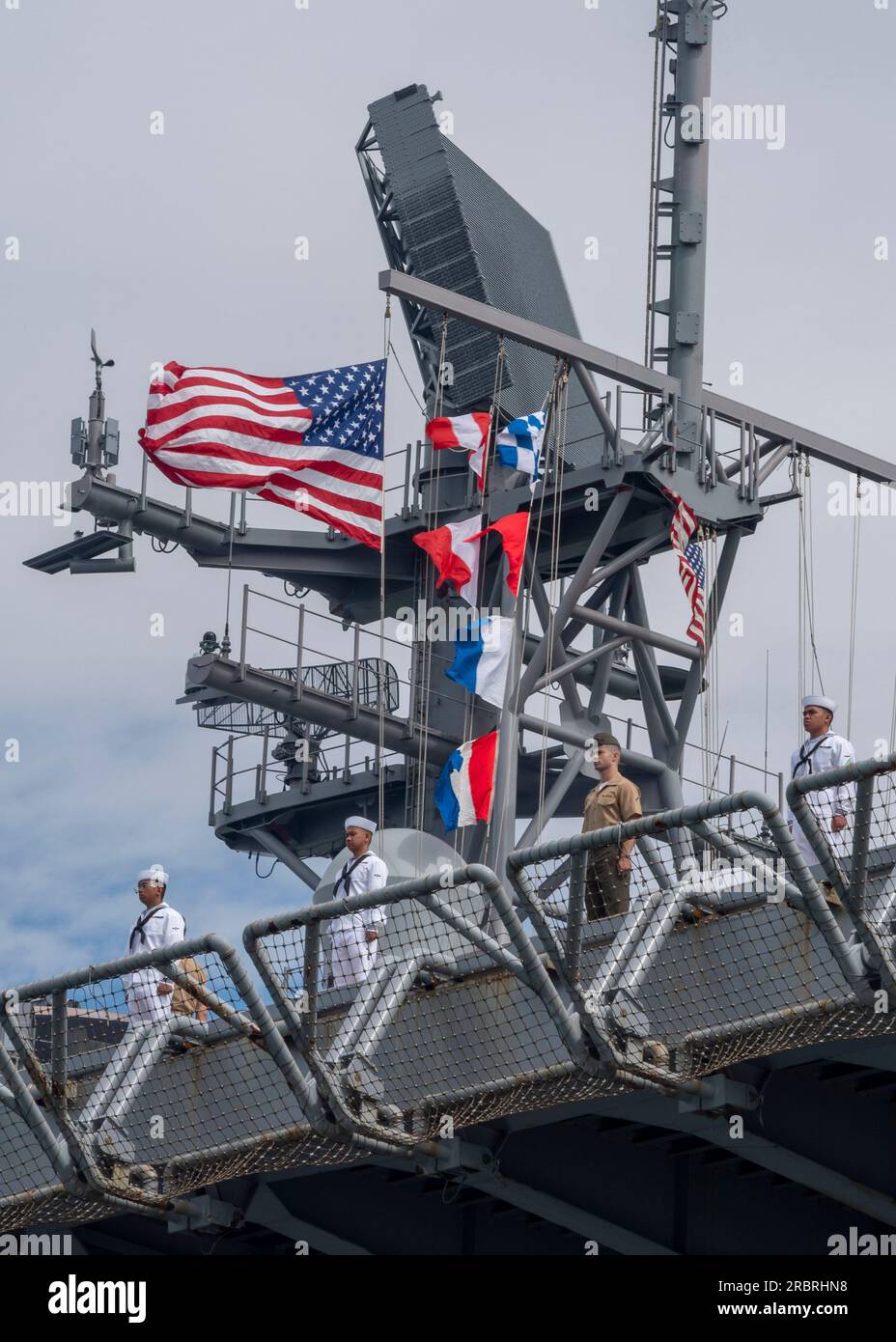 NORFOLK, Va. - Sailors and Marines man the rails as the amphibious ...