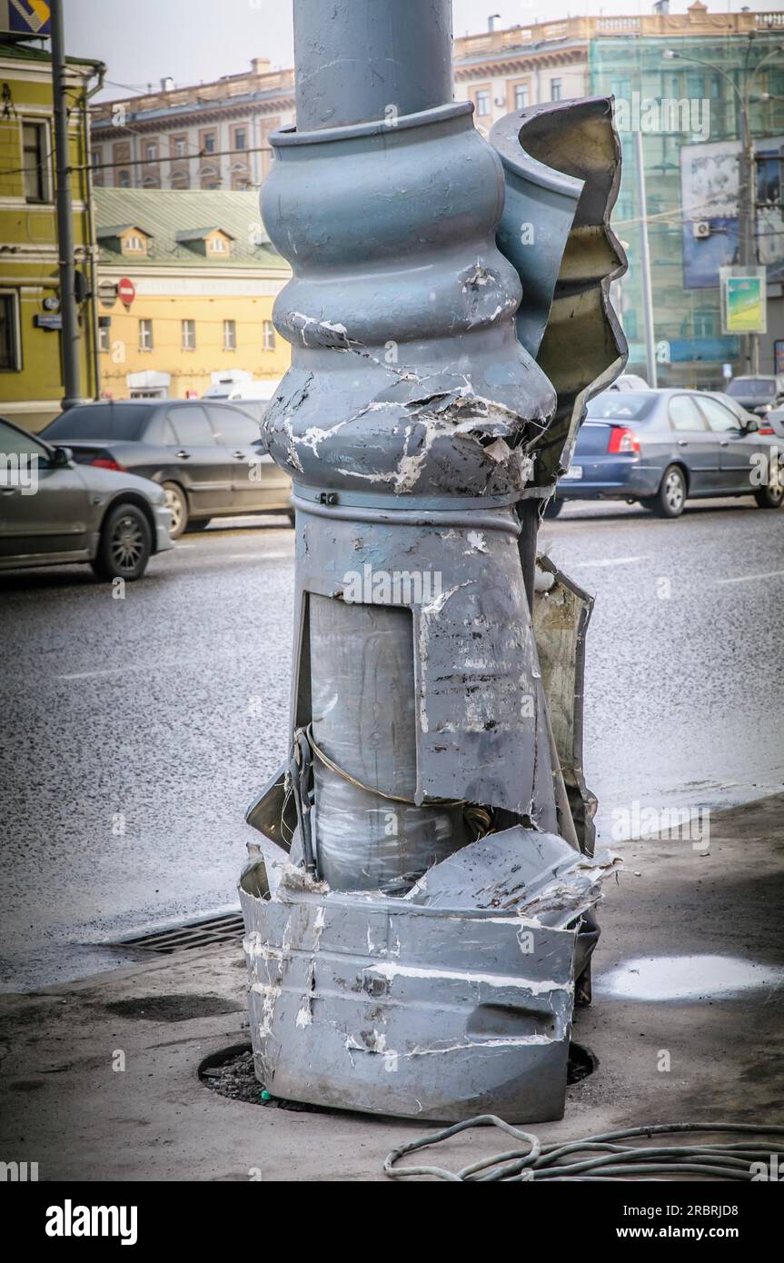 Destroyed streetlight hi-res stock photography and images - Alamy
